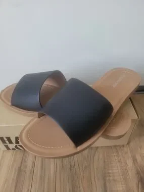 Harlow | Shoes | Harlow Classic Black Leather Slide Sandals With Tan ...